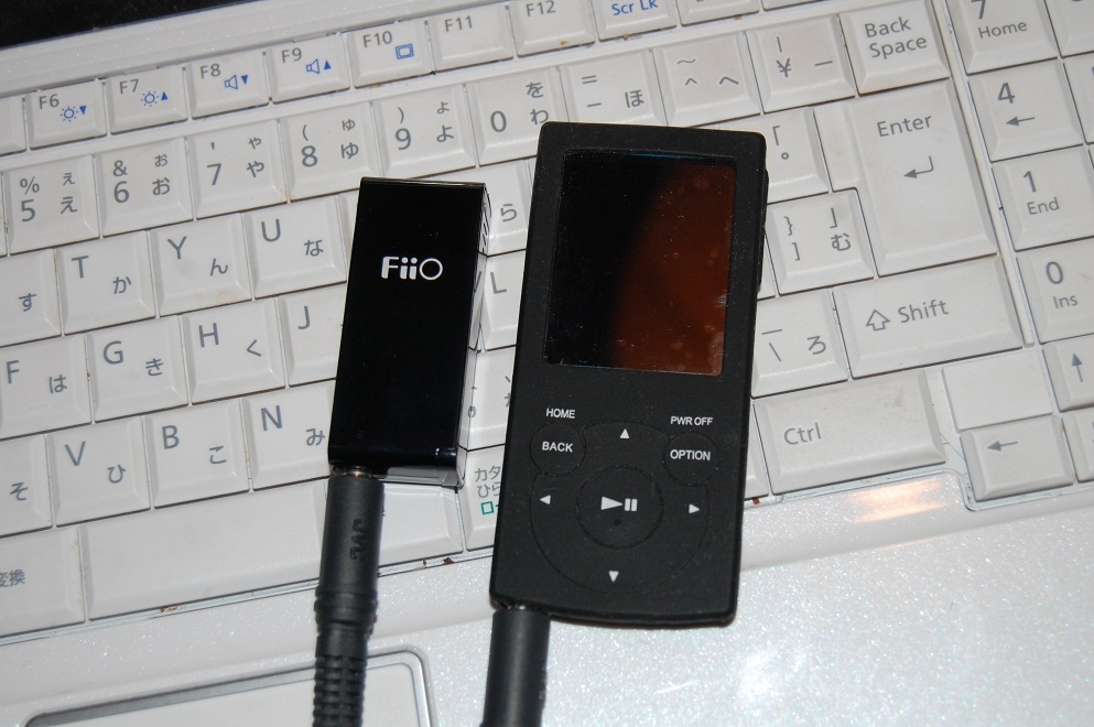 価格.com - 『ウォークマンに接続した様子。小さい。コード交換は必須』FiiO E3 Headphone amplifier Jtr32 ...