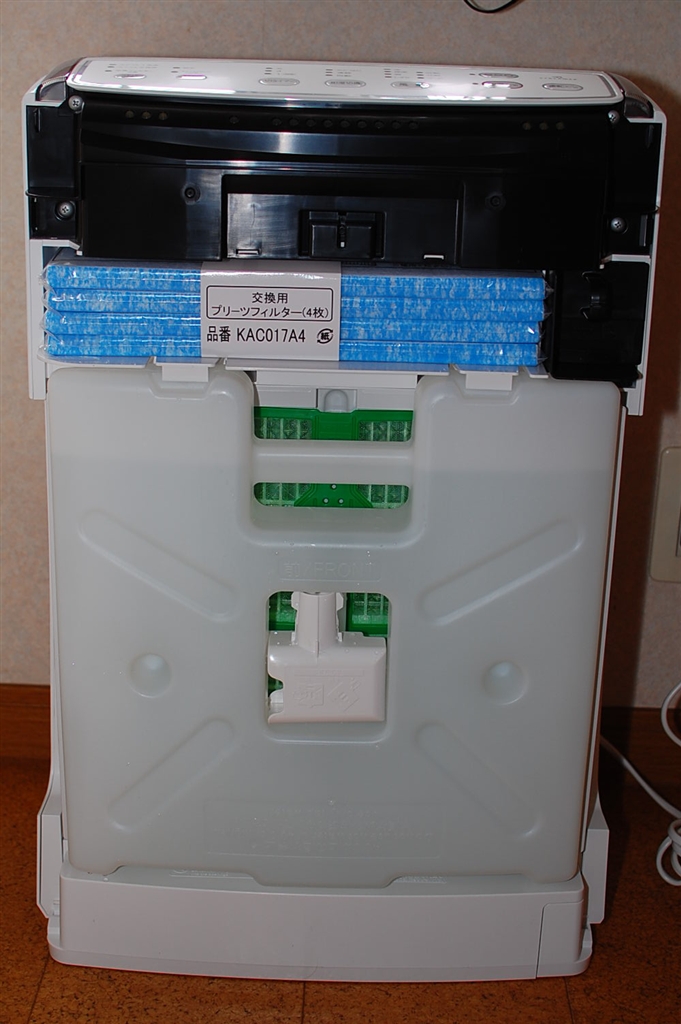 価格.com - 『中央に水平にしても注水できる漏斗』ダイキン うるおい 光クリエール MCK75L-W [ホワイト] 湘南爺さんのレビュー・評価投稿画像・写真「大きいです。」[33057]