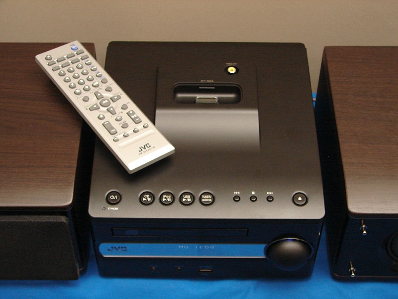 価格.com - 『主要なボタンは押し易い位置に。リモコン付属です。』JVC EX-S1-B [ブラック] 鴻池賢三さんのレビュー・評価投稿画像・写真「操作が簡単！機械が苦手な方に 」[40830]