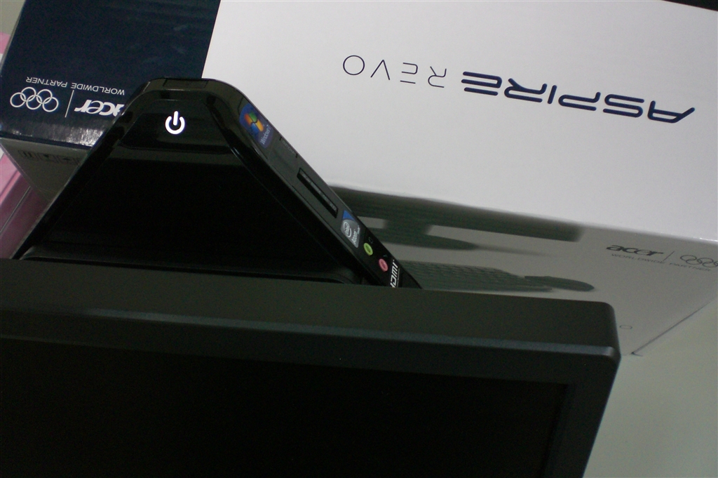 価格.com - 『電源ボタンが映える』Acer AspireRevo AR3700-N14D ともさいさんのレビュー・評価投稿画像・写真 ...
