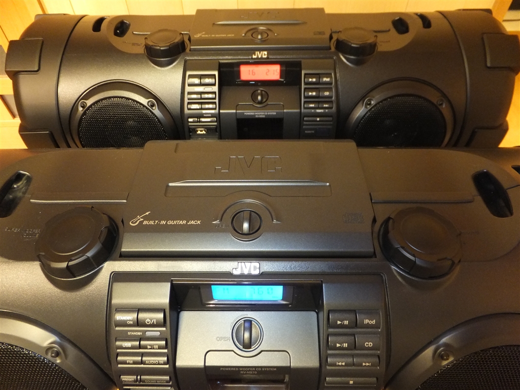 価格.com - 『手前がNB70 青液晶 後方がNB90 オレンジ液晶』JVC RV-NB70-B SURFHIROさんのレビュー・評価投稿 ...
