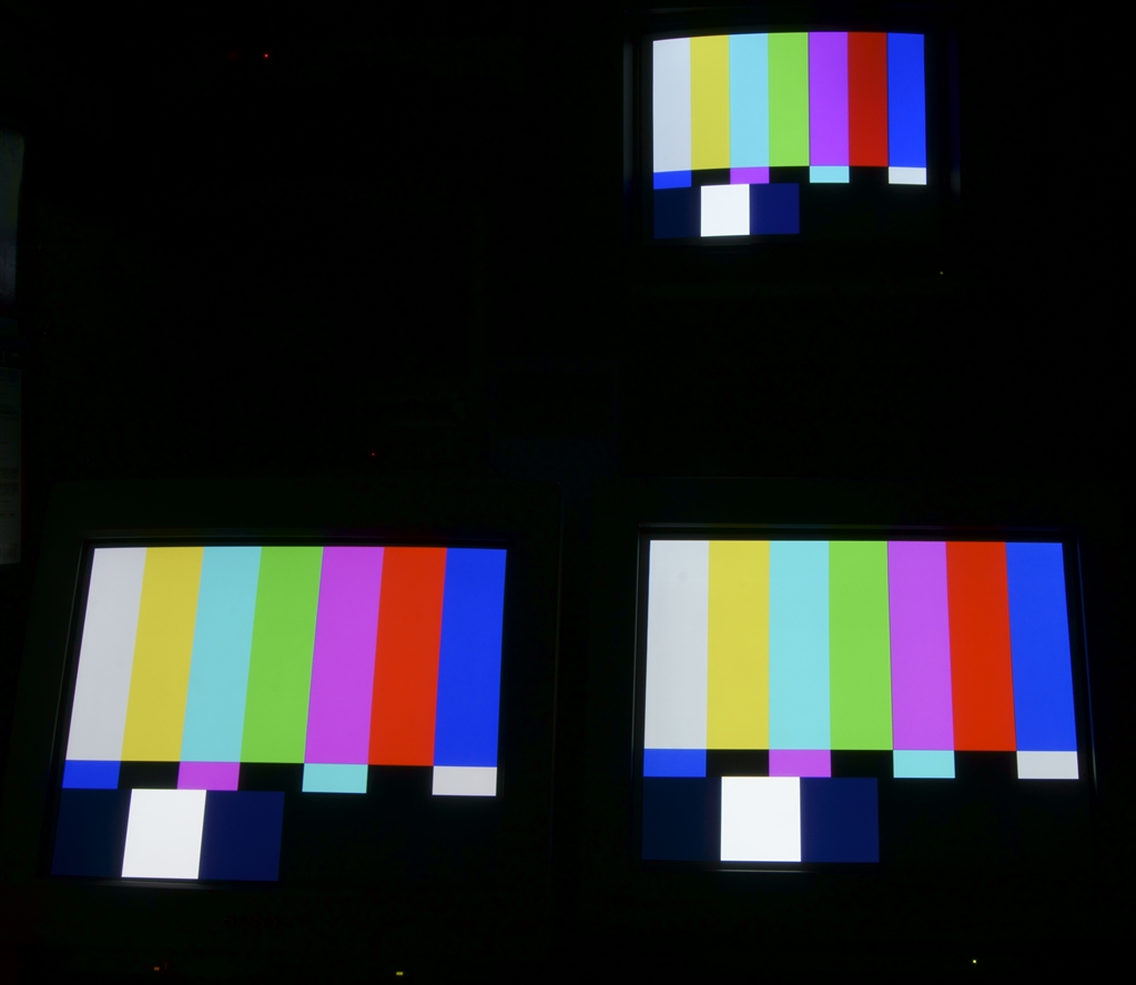 価格.com - 『色再現性確認用画像 上:BVN-20F1J 右:GDM-F520 左:GDM-21PS』SONY GDM-F520 コヤ ...